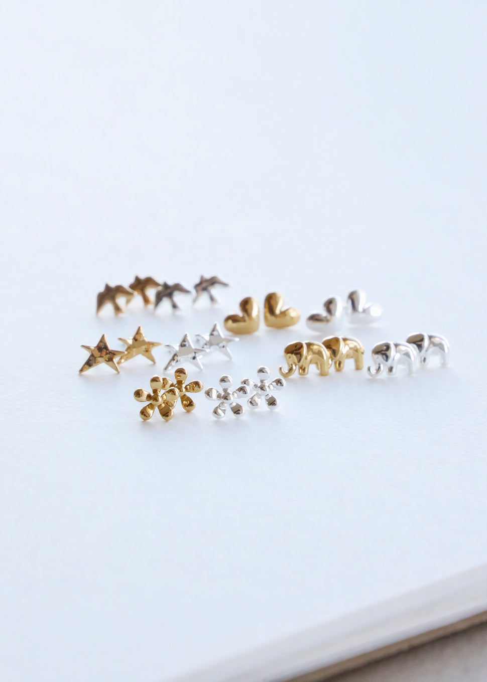 Tiny Daisy Stud Earrings – Honey + Ice